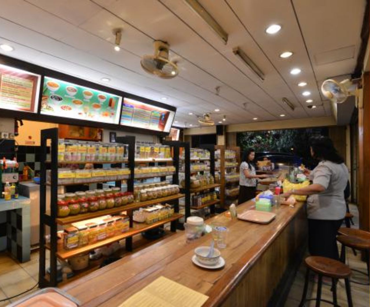 Ini dia Usaha Jamu Legendaris: Kafe Jamu Bukti Mentjos - Jamupedia ...